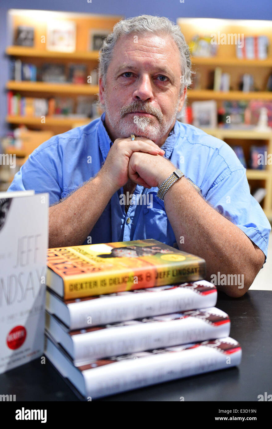 Jeff Lindsay greets fans and signs copies of 'Dexters Final Cut' at ...