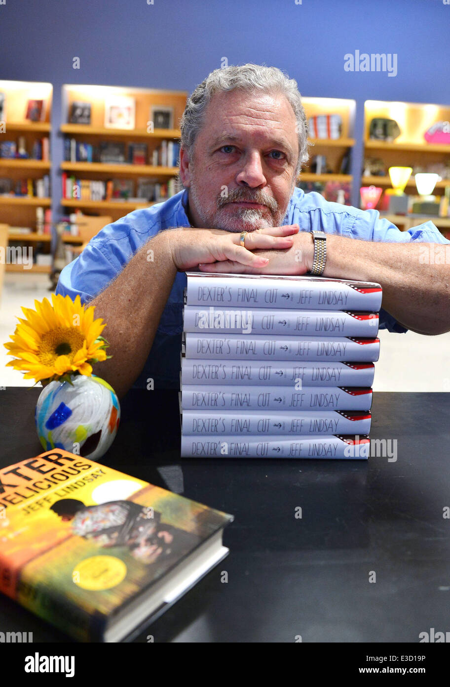 Jeff Lindsay greets fans and signs copies of 'Dexters Final Cut' at ...