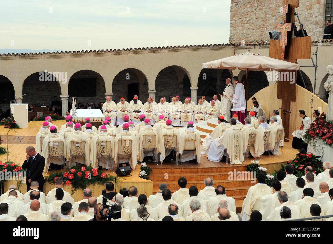Pope Francis (Francesco I) in pastoral visit to Assisi Upper Basilica ...