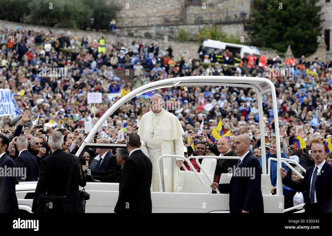 Pope Francis (Francesco I) in pastoral visit to Assisi Upper Basilica ...