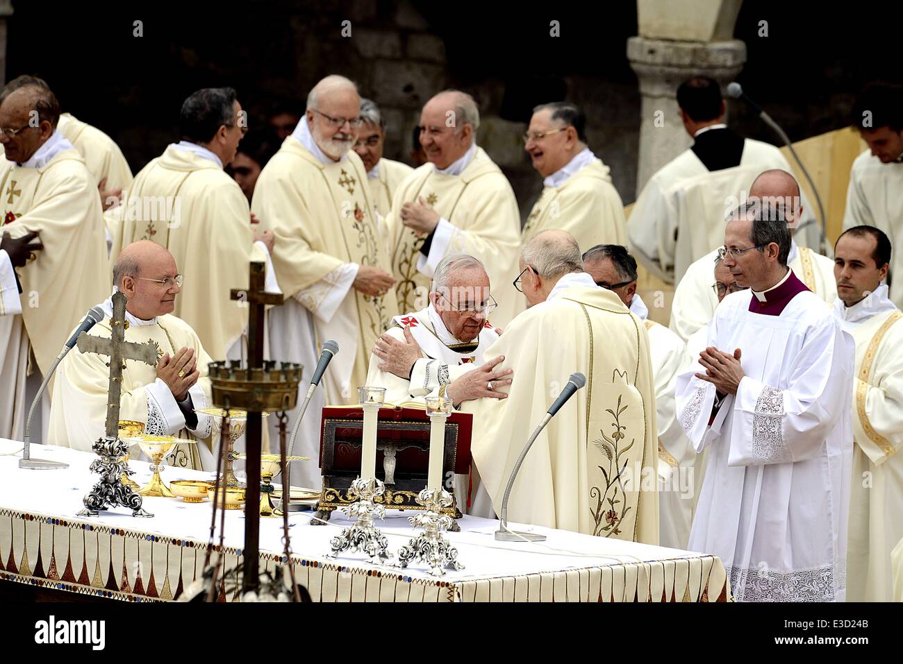 Pope Francis (Francesco I) in pastoral visit to Assisi Upper Basilica ...