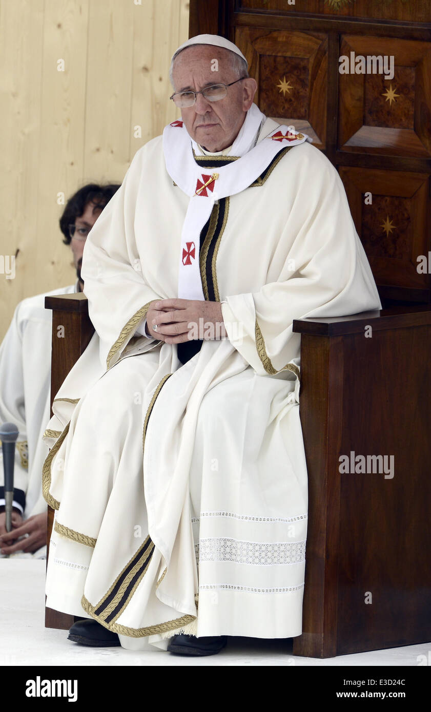 Pope Francis (Francesco I) in pastoral visit to Assisi Upper Basilica ...