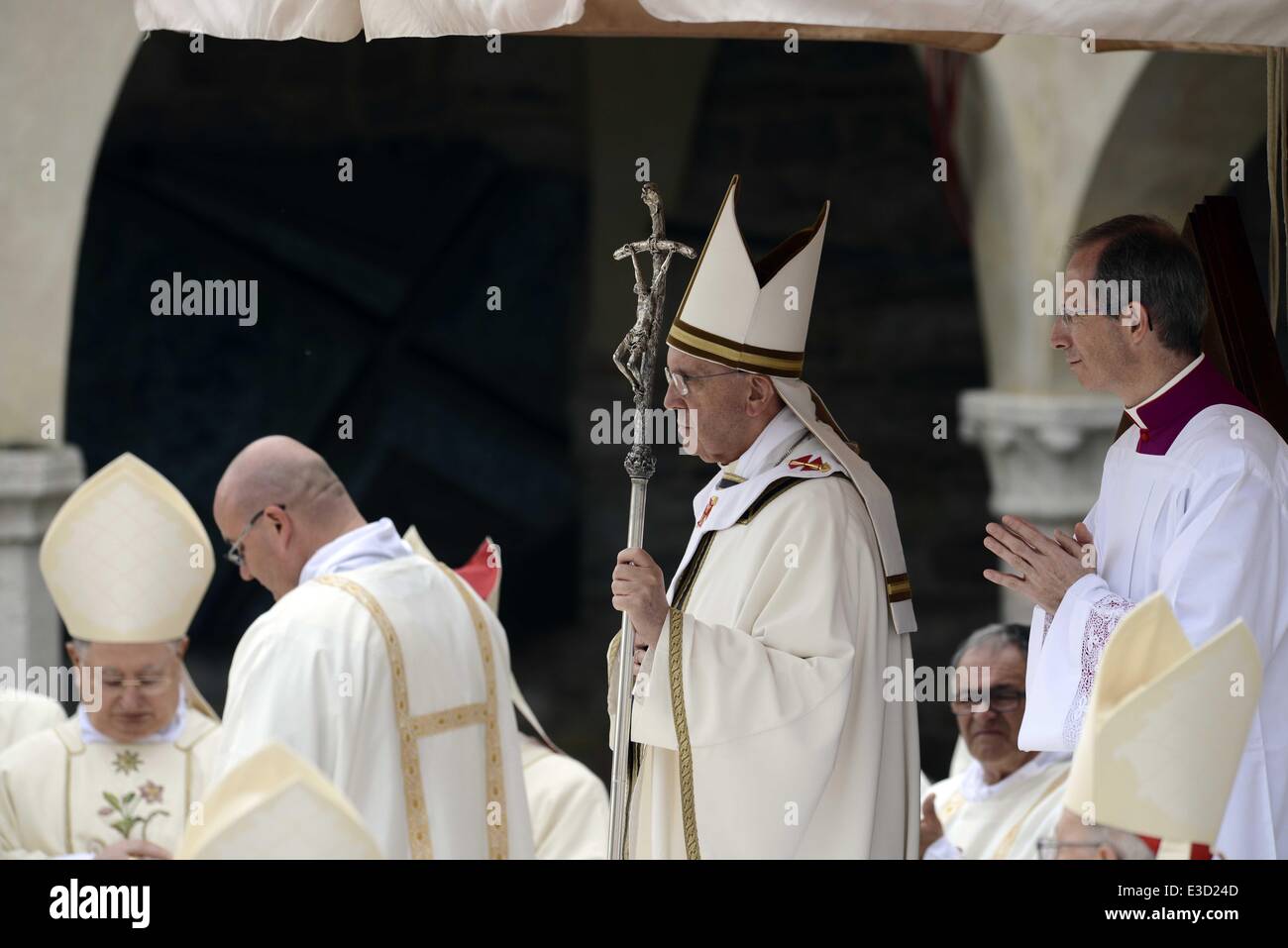 Pope Francis (Francesco I) in pastoral visit to Assisi Upper Basilica ...