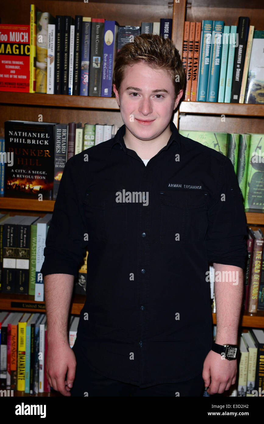 Reed Alexander greets fans and signs copies of his book 'Kewl Bites' at ...