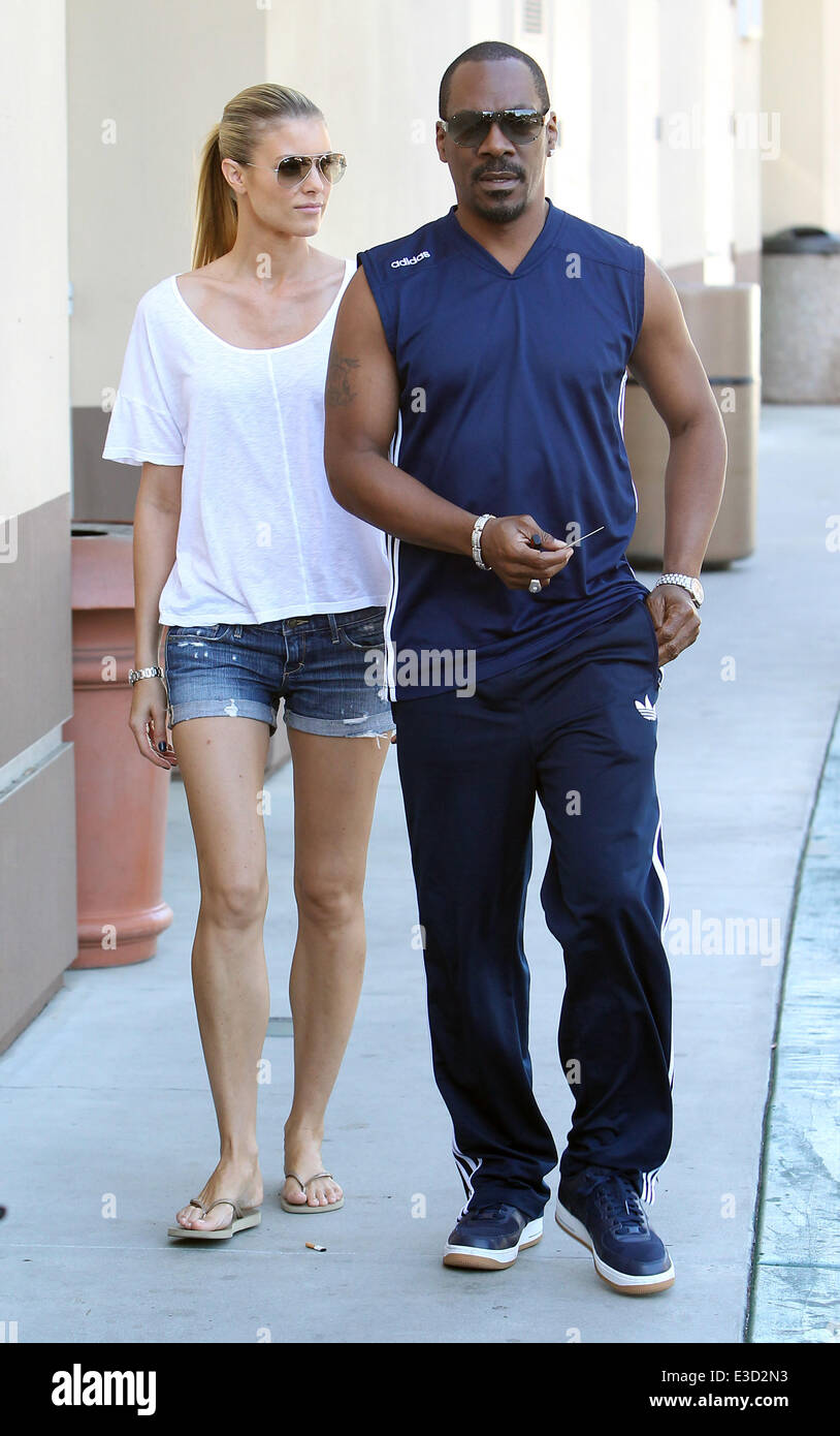 Eddie Murphy and model girlfriend Paige Butcher spotted out getting ...