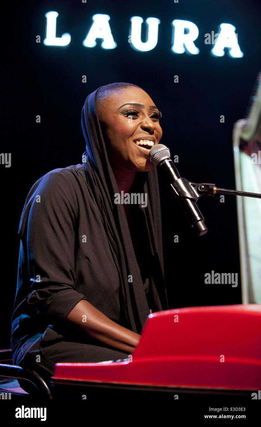 Laura Mvula performs live at O2 Shepherd's Bush Empire Featuring: Laura ...