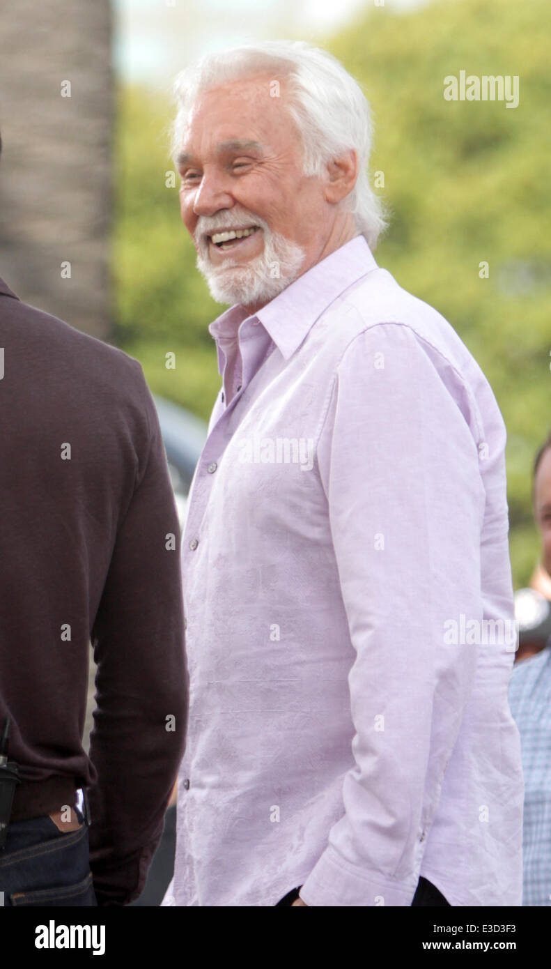 Celebrities appear on tv hi-res stock photography and images - Alamy