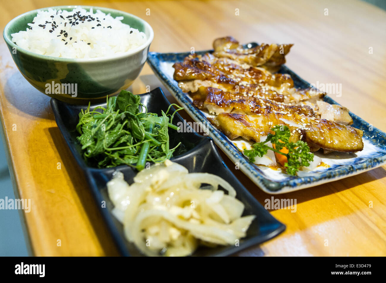 Japanese chicken with side plate and bowl of rice Stock Photo - Alamy