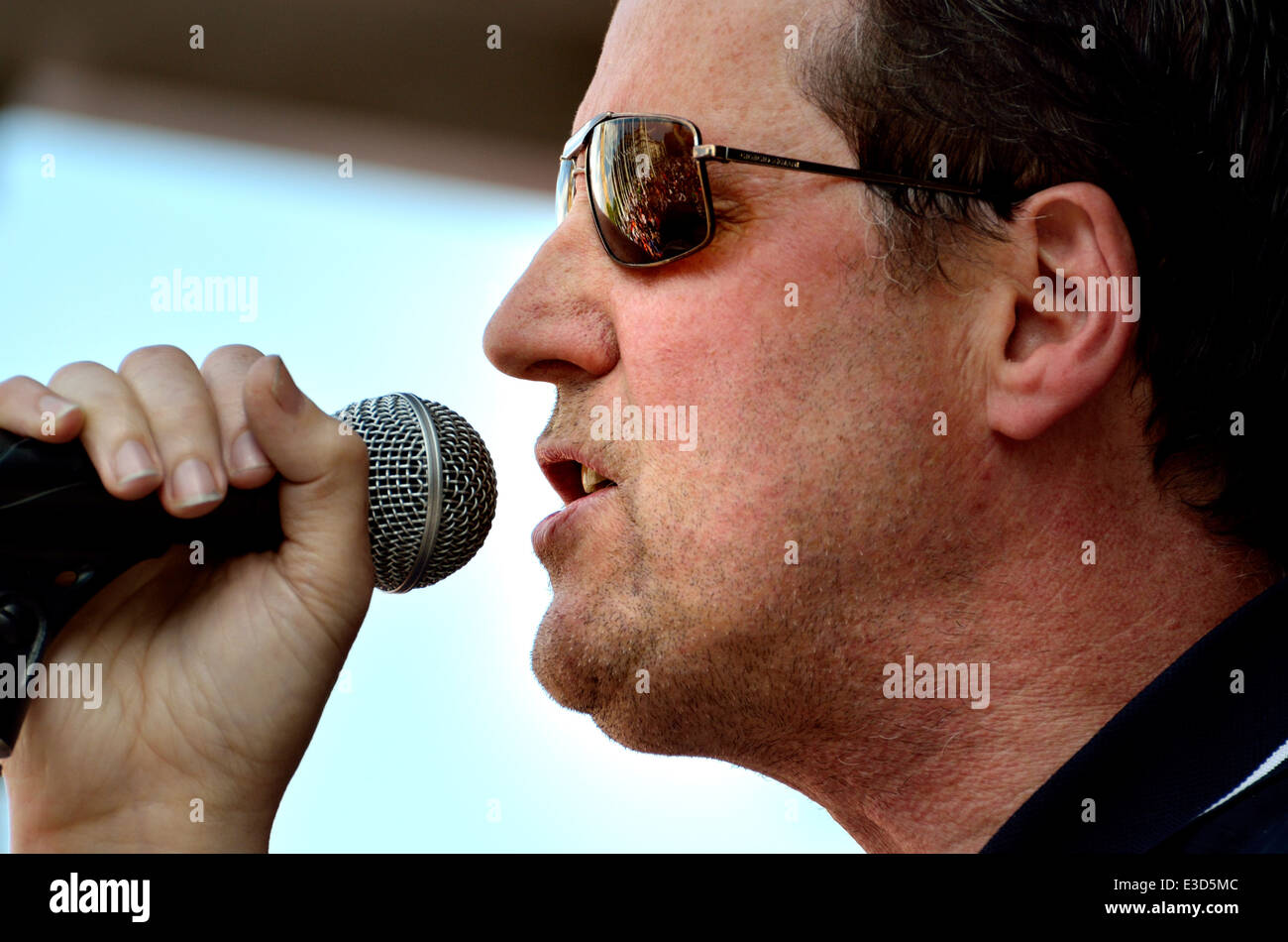 Peter Hooton - lead singer of The Farm - performing in Parliament ...