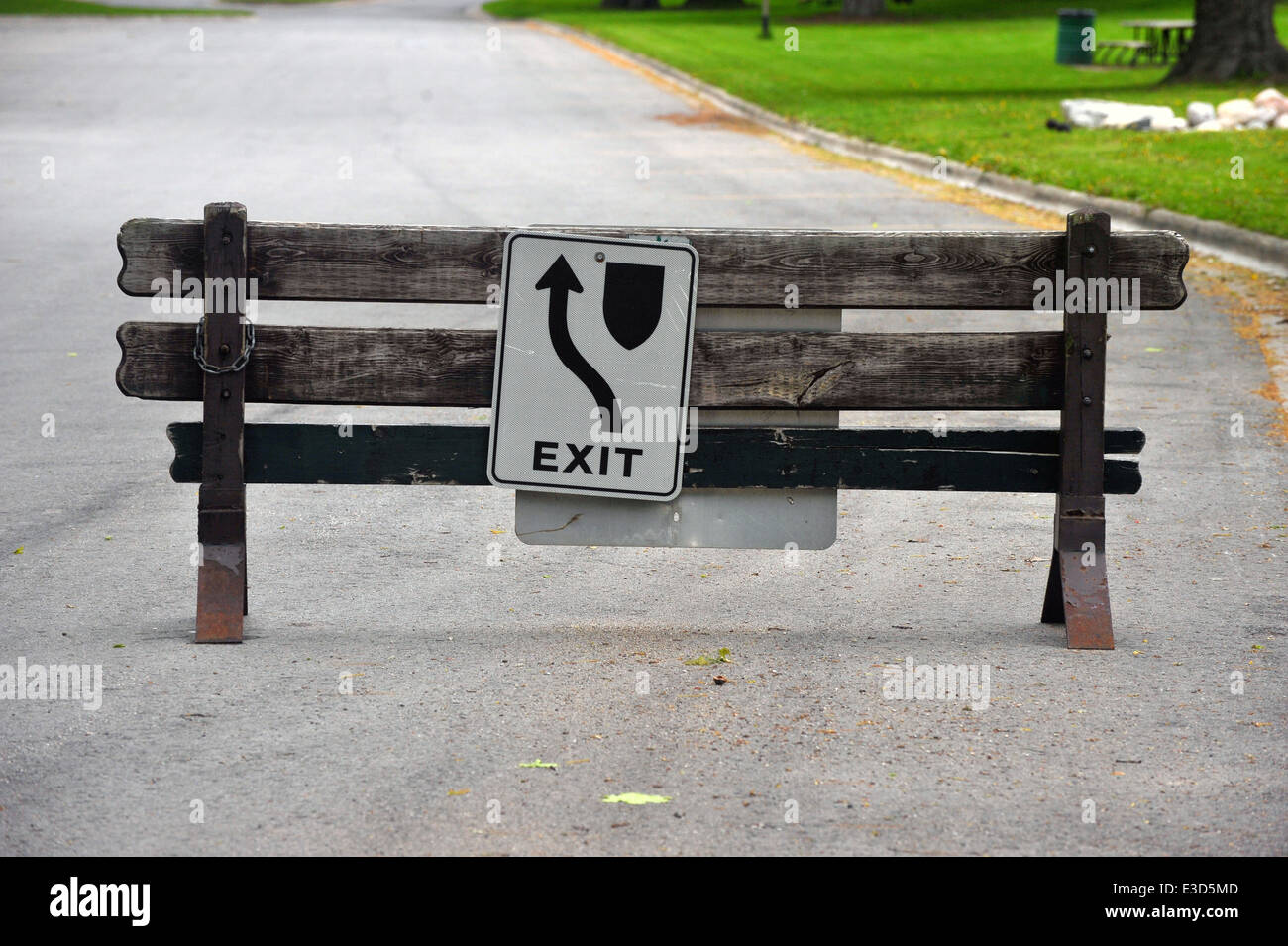 An exit sign at the edge of a park in London, Ontario Stock Photo - Alamy