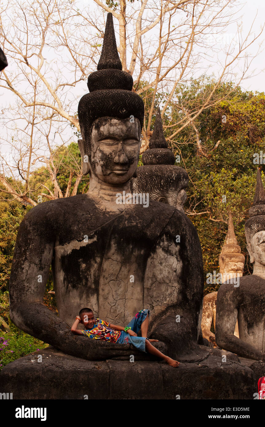Hinduism statue hi-res stock photography and images - Alamy