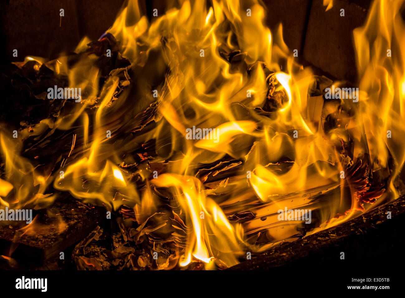 Campfire summer hi-res stock photography and images - Alamy