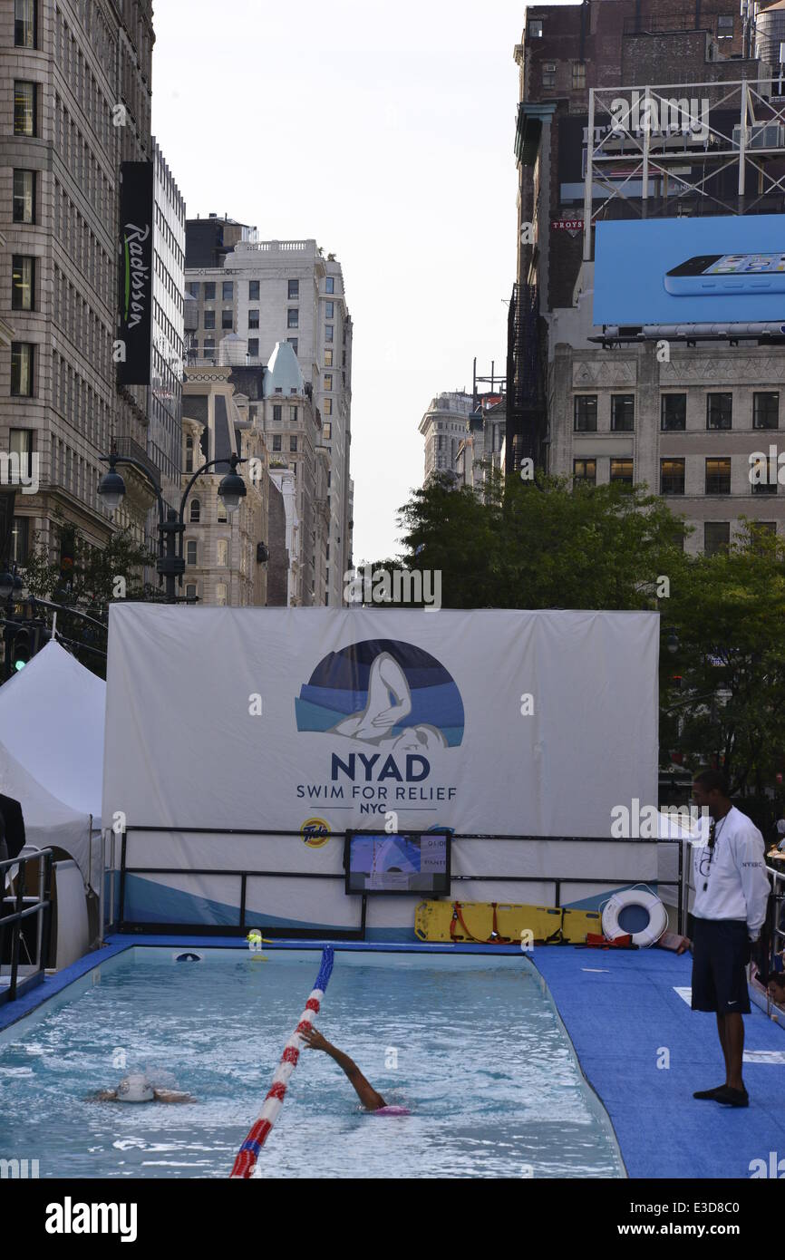 Long distance swimmer Diane Nyad swims for 48 hours in Herald Sqaure to ...