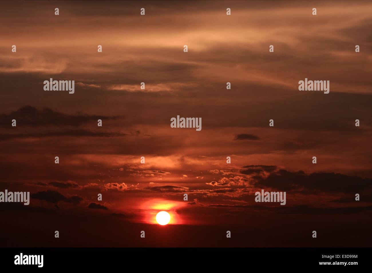 Dark red sky hi-res stock photography and images - Alamy