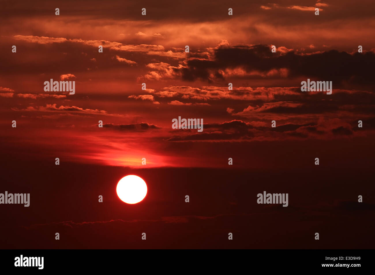 Dark red sunset hi-res stock photography and images - Alamy