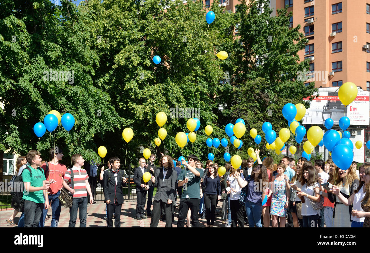 Ukrainian celebration of the Last Bell Stock Photo - Alamy