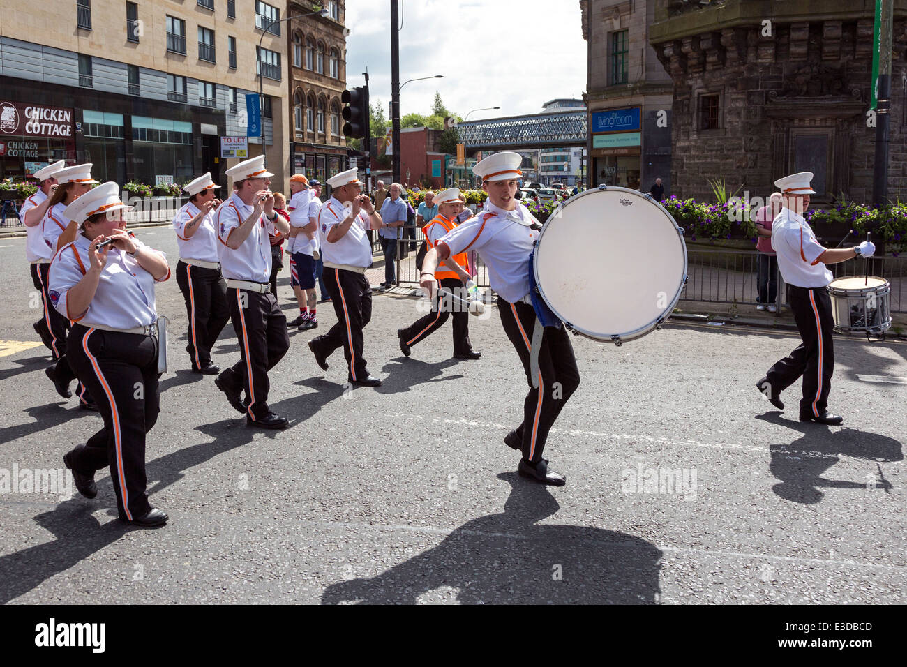 Drum orange order parade hi-res stock photography and images - Alamy