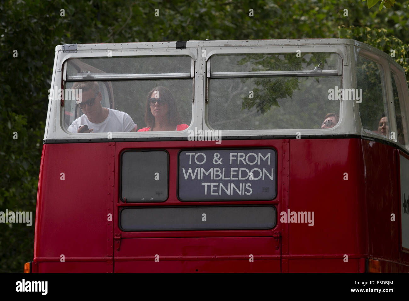 London bus queues hi-res stock photography and images - Alamy
