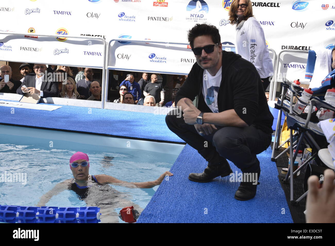 Long distance swimmer Diane Nyad swims for 48 hours in Herald Sqaure to ...