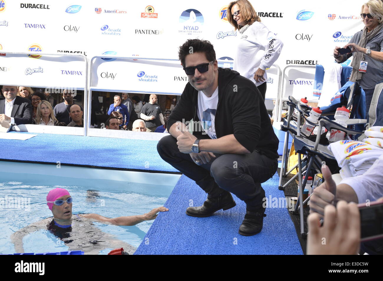 Long distance swimmer Diane Nyad swims for 48 hours in Herald Sqaure to ...