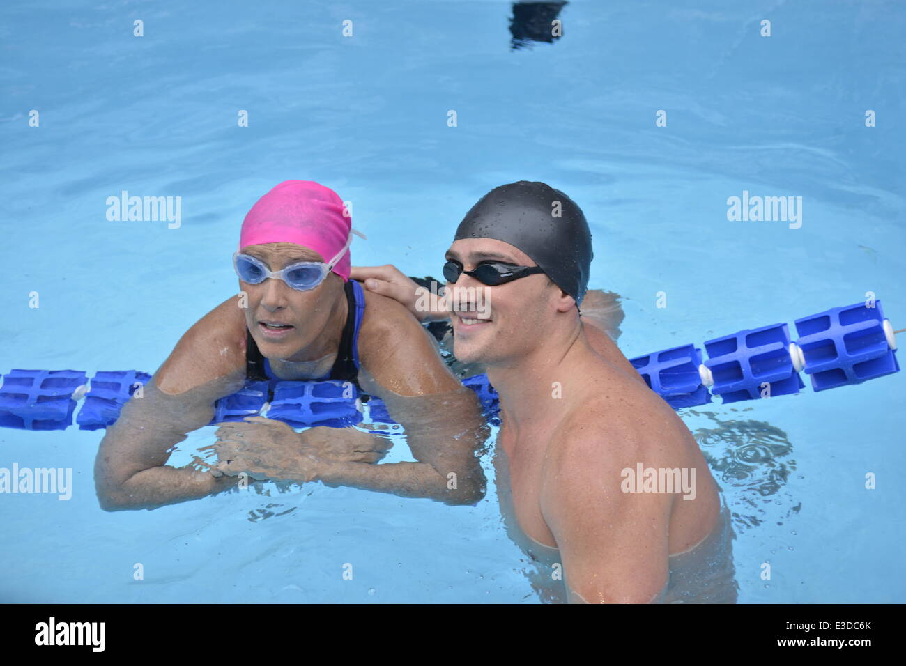 Long distance swimmer Diane Nyad swims for 48 hours in Herald Sqaure to ...