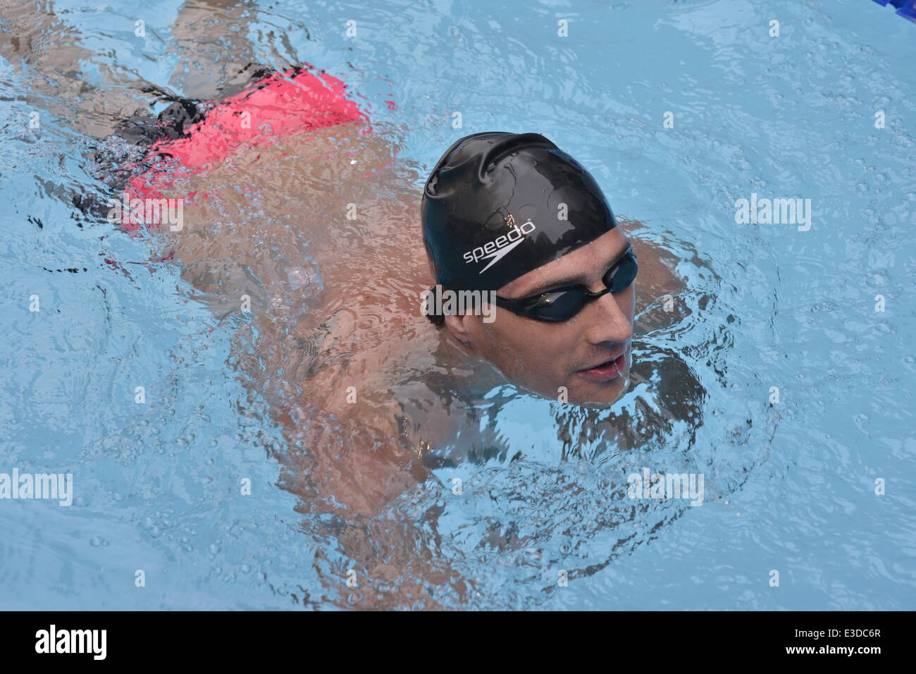 Long distance swimmer Diane Nyad swims for 48 hours in Herald Sqaure to ...