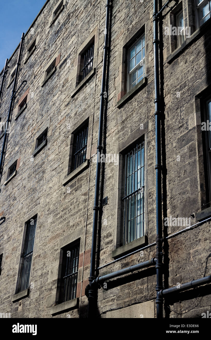 Tenement windows hi-res stock photography and images - Alamy