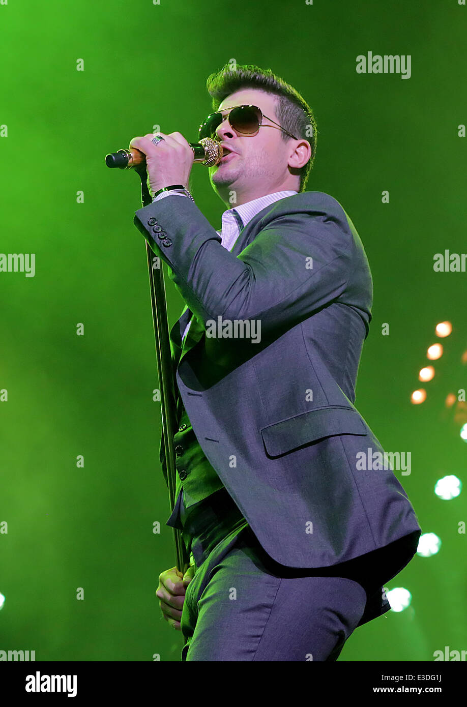 Robin Thicke Performing at Liverpool Echo Arena for Radio 1 Xtra ...