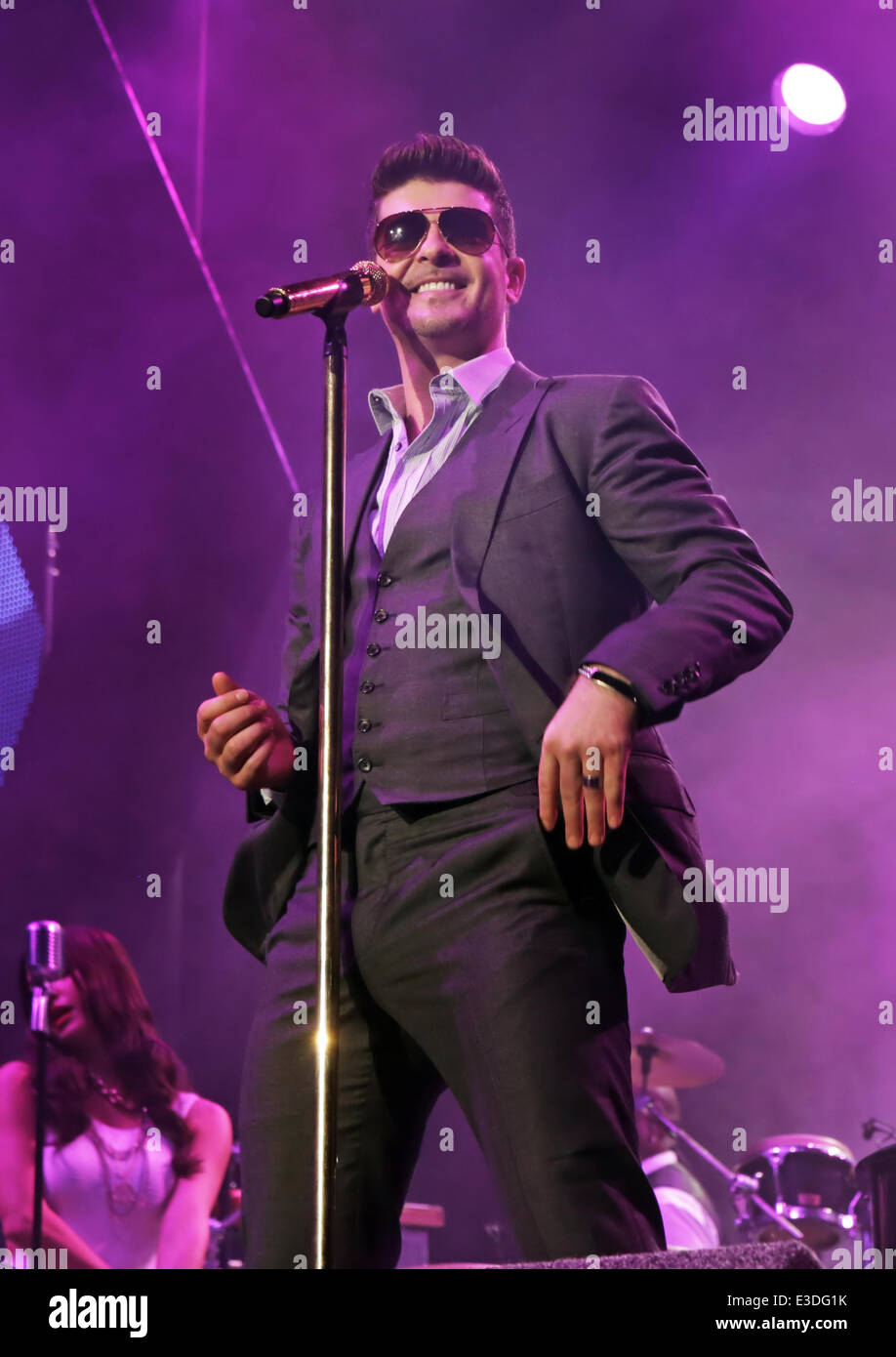 Robin Thicke Performing at Liverpool Echo Arena for Radio 1 Xtra ...