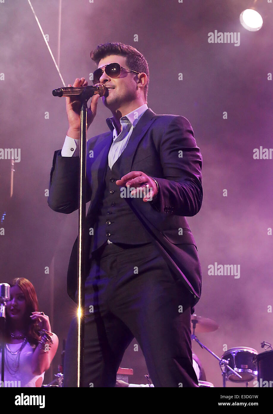 Robin Thicke Performing at Liverpool Echo Arena for Radio 1 Xtra ...