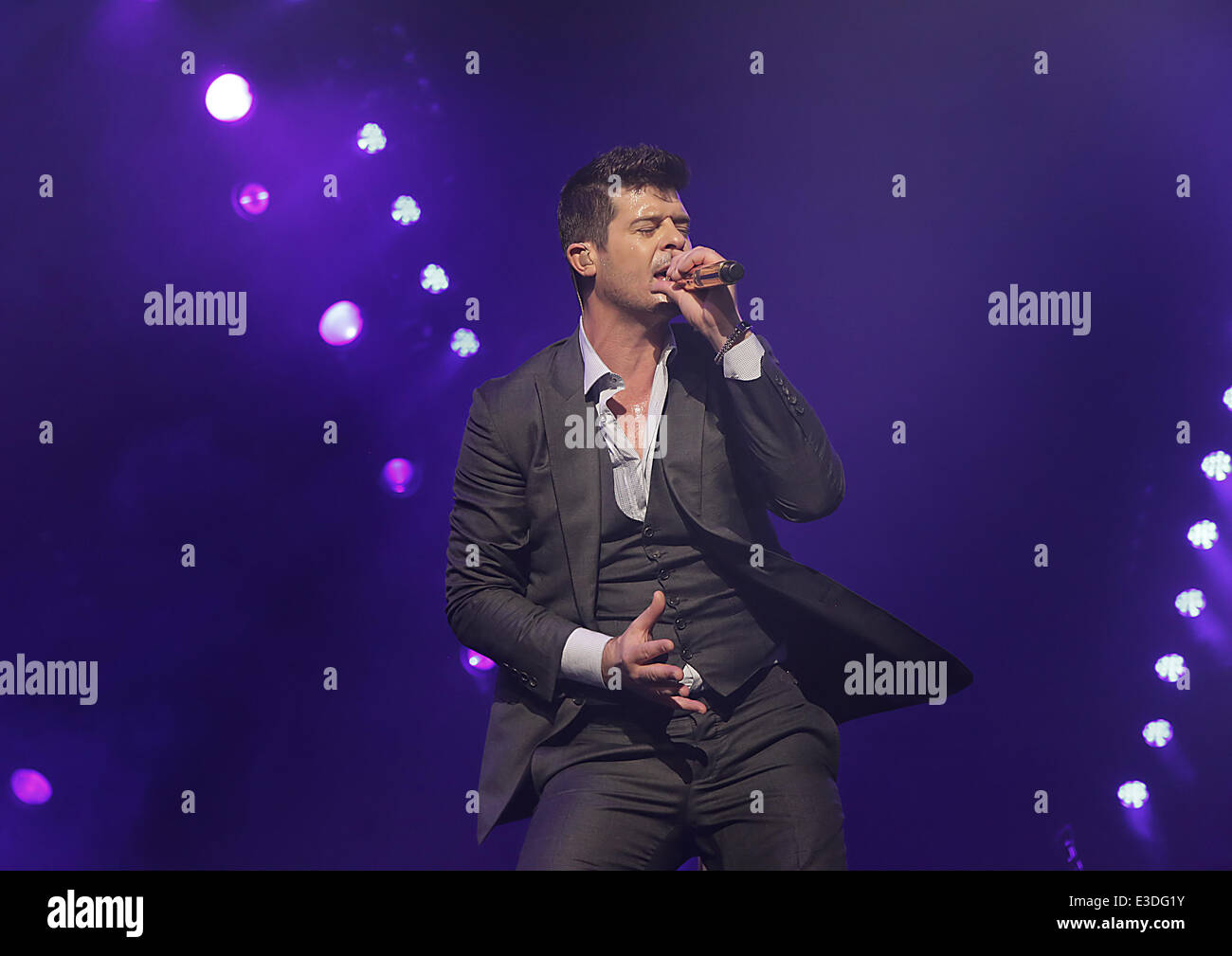 Robin Thicke Performing at Liverpool Echo Arena for Radio 1 Xtra ...