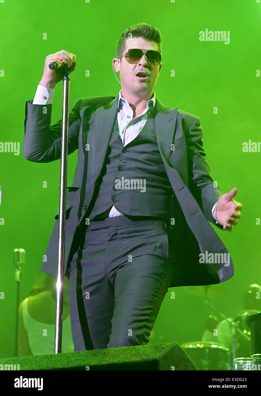 Robin Thicke Performing at Liverpool Echo Arena for Radio 1 Xtra ...