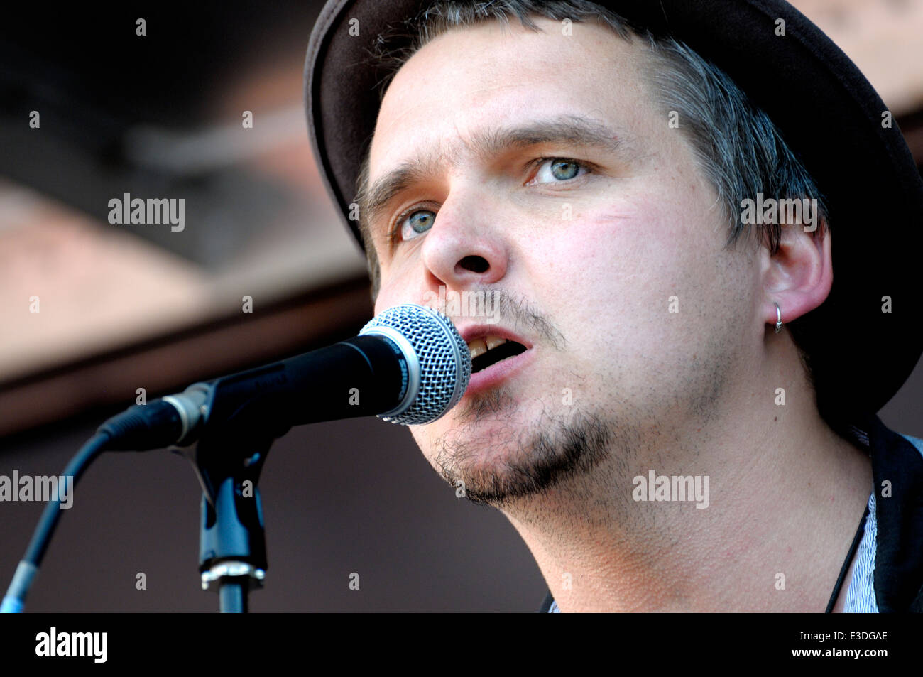 Sean Taylor - singer / songwriter, performing in Parliament Square at ...