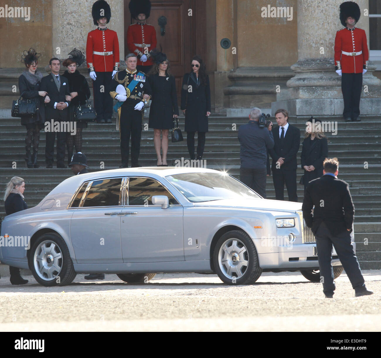 Elizabeth Hurley films a scene for the pilot show of US drama series ...
