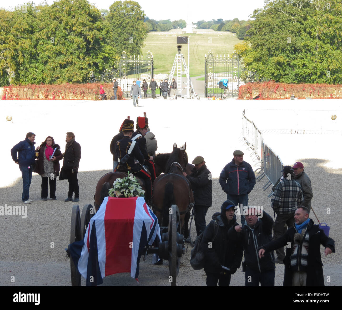 Elizabeth Hurley films a scene for the pilot show of US drama series ...