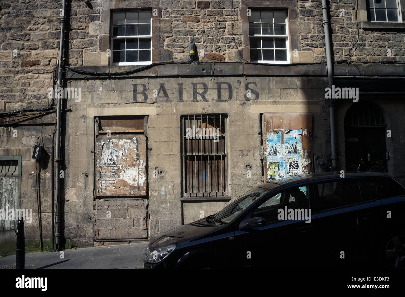 Abandoned Baird's building on Niddry Street, Edinburgh Old Town Stock ...