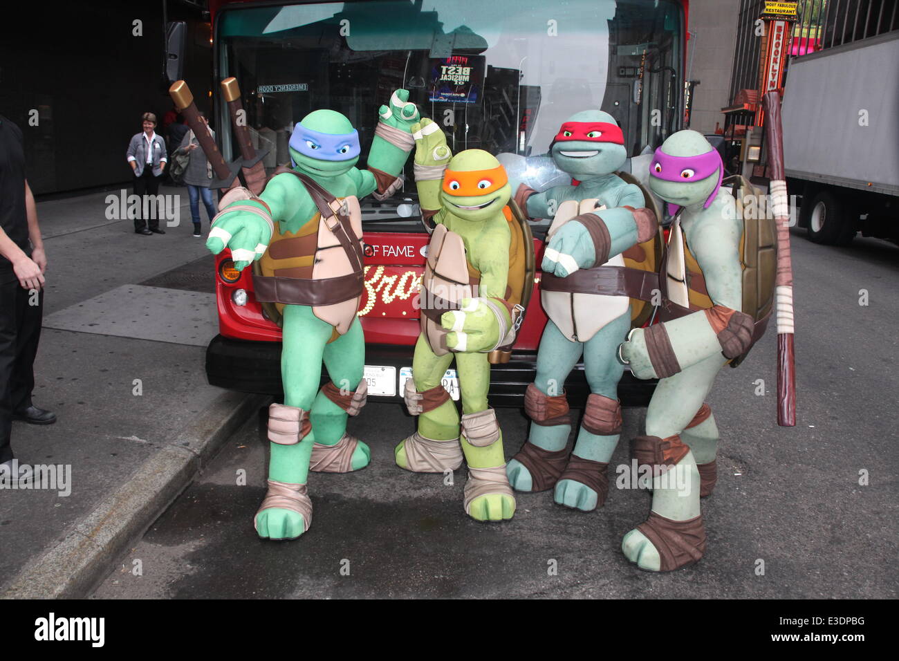 Nickelodeon's Teenage Mutant Ninji Turtles Will Tour on Gray Line New ...
