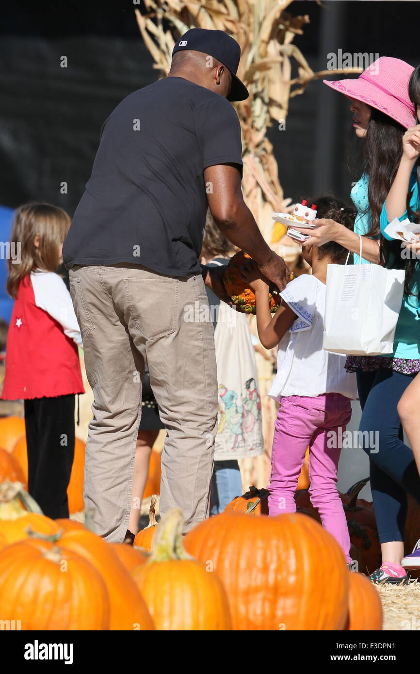 David Alan Grier takes his daughter to Mr. Bones Pumpkin Patch in West ...