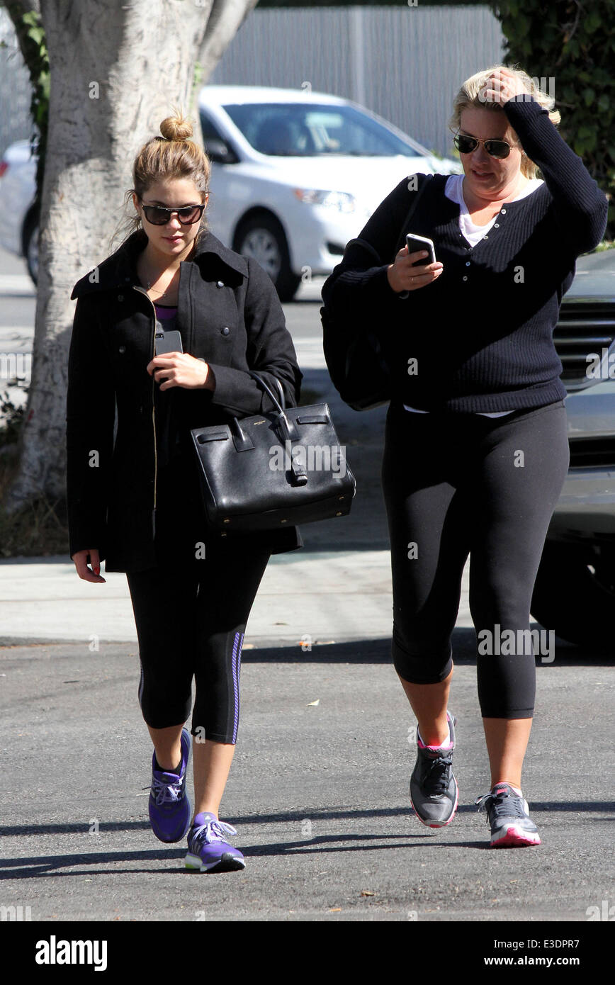Messy bun hair winter hi-res stock photography and images - Alamy