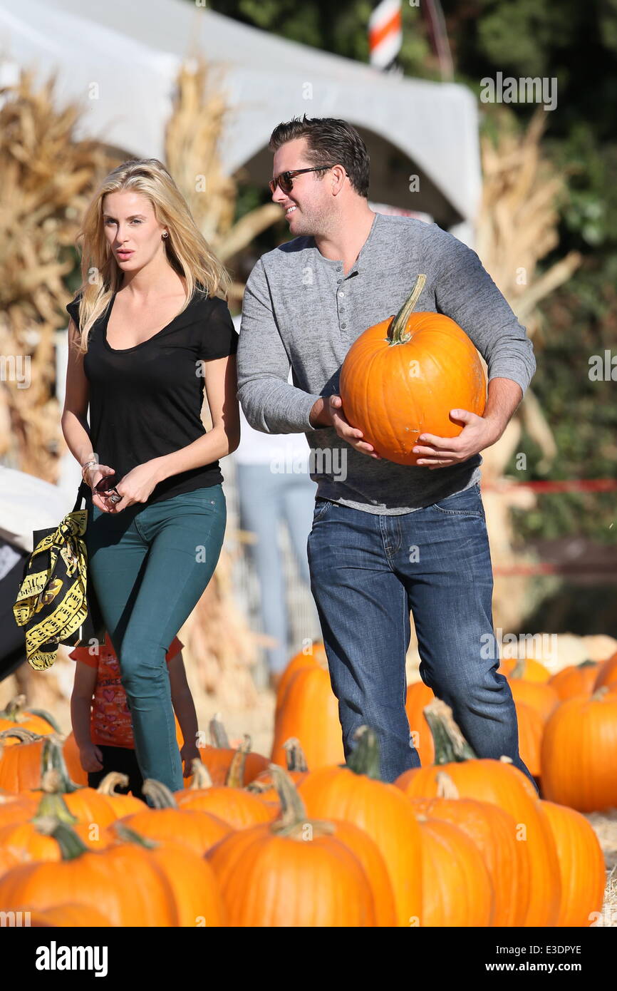 Doug Reinhardt takes his new girlfriend to Mr Bones Pumpkin Patch in ...