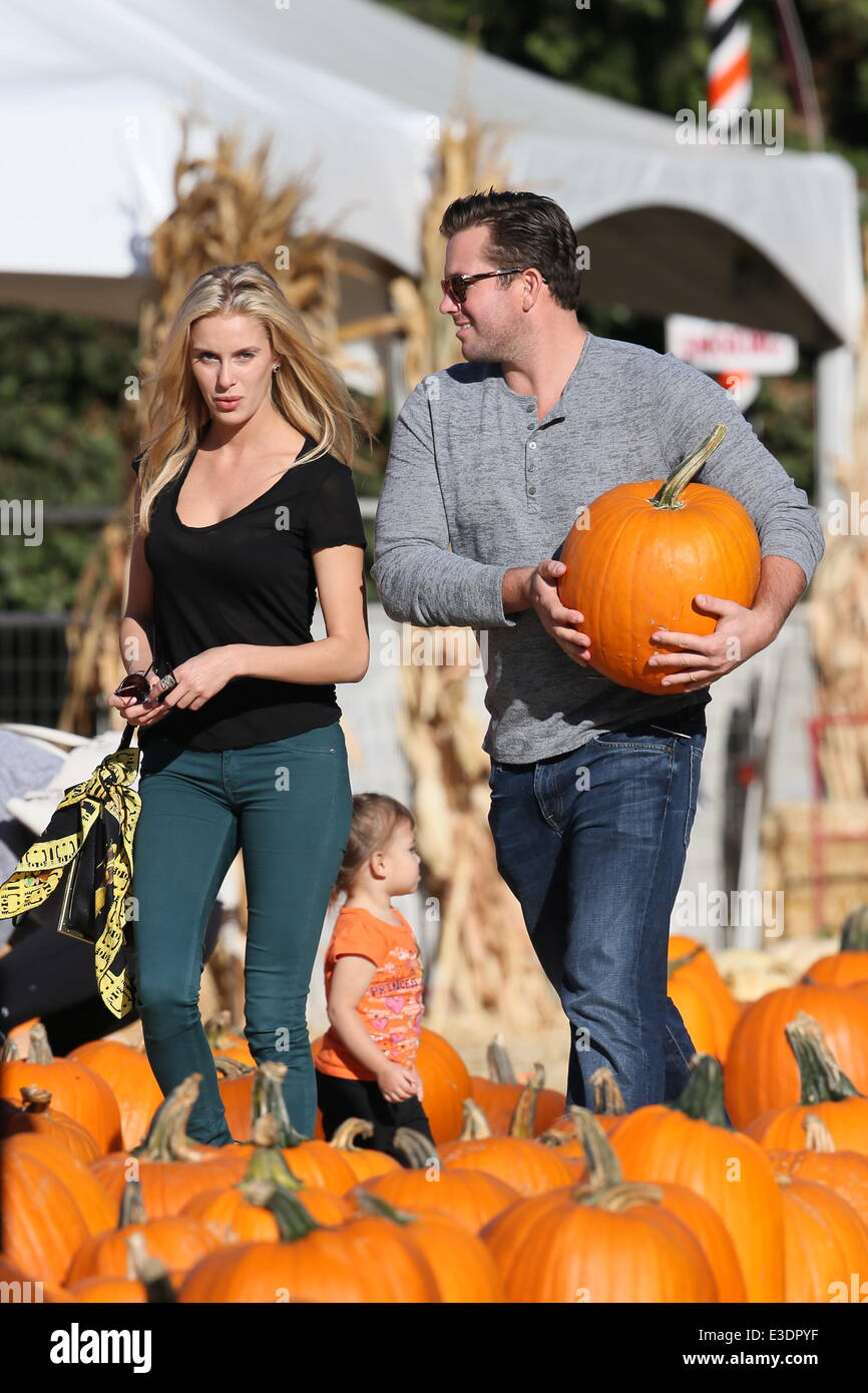 Doug Reinhardt takes his new girlfriend to Mr Bones Pumpkin Patch in ...