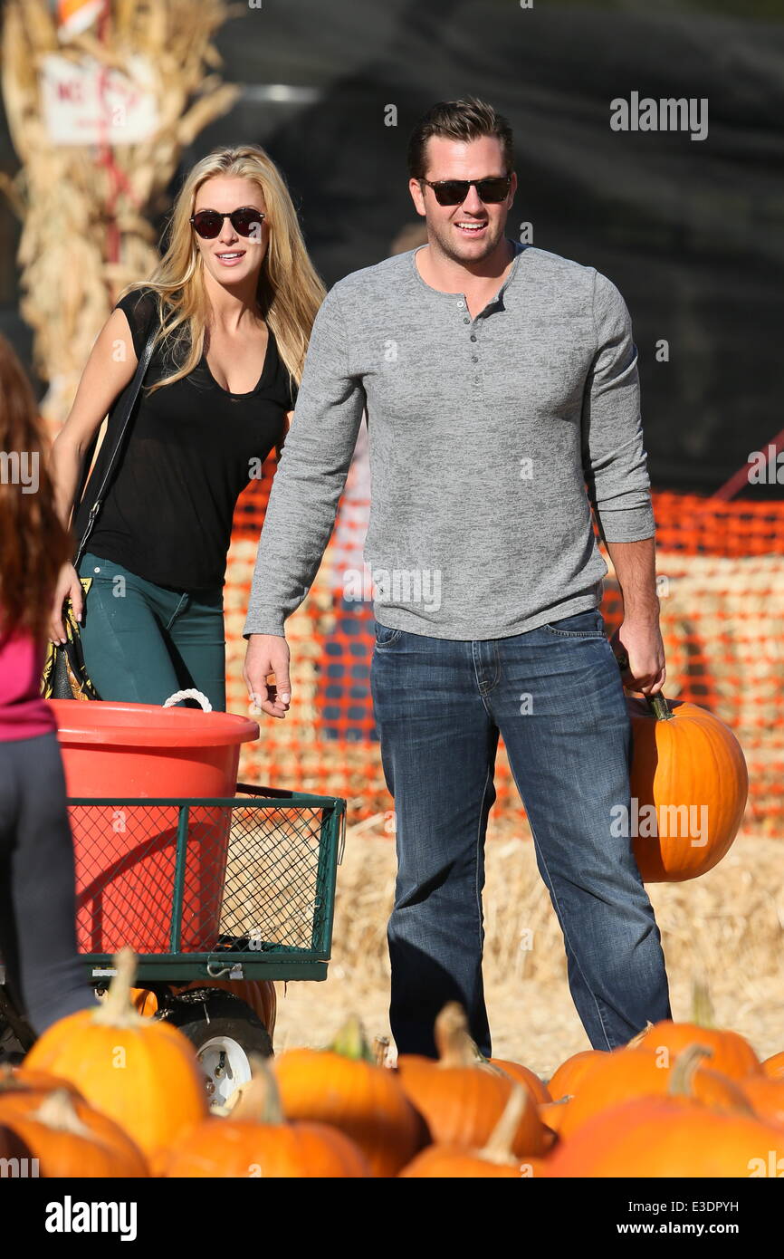 Doug Reinhardt takes his new girlfriend to Mr Bones Pumpkin Patch in ...