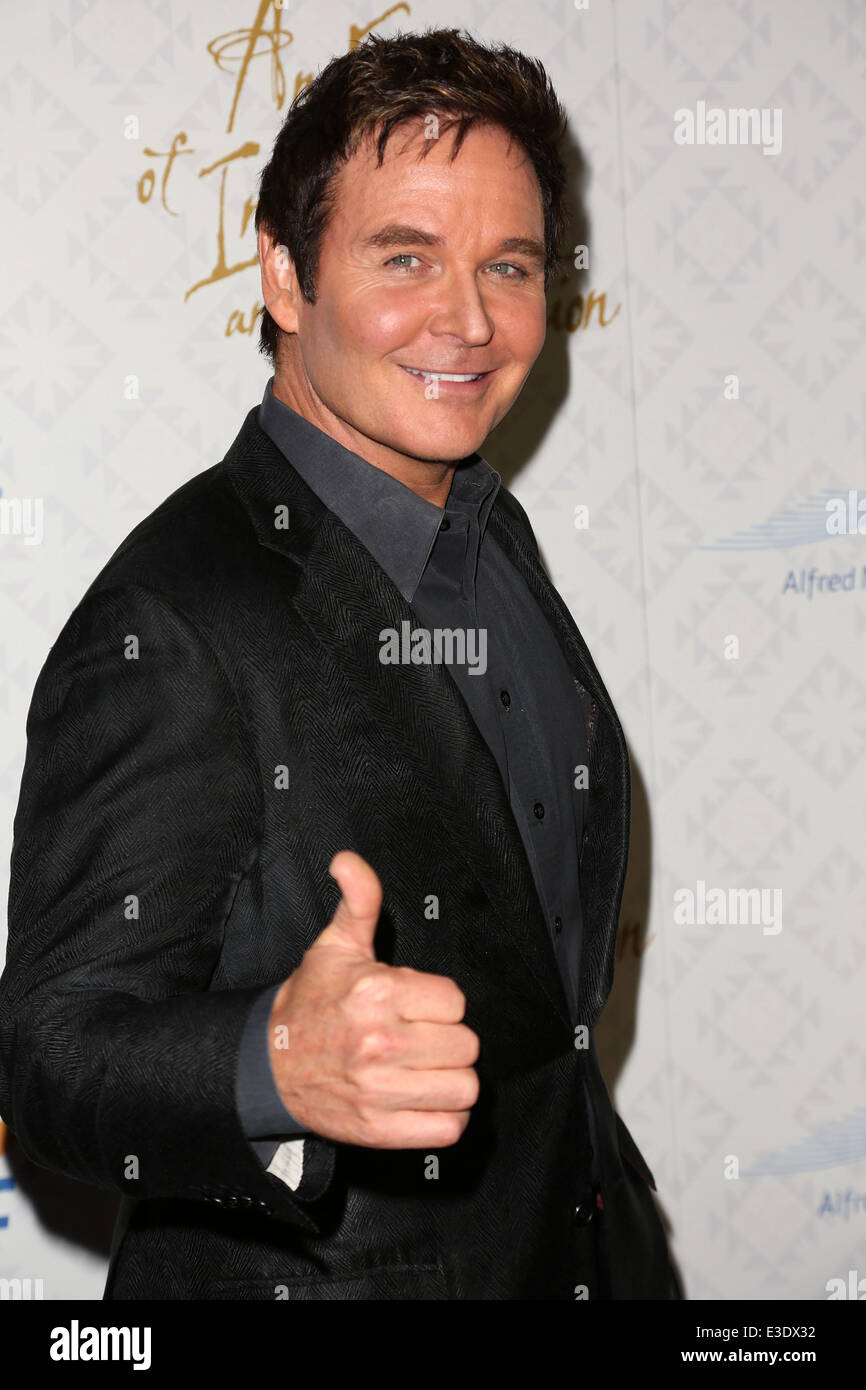 Celebrities attend 10th Annual Alfred Mann Foundation Gala at Robinsons ...