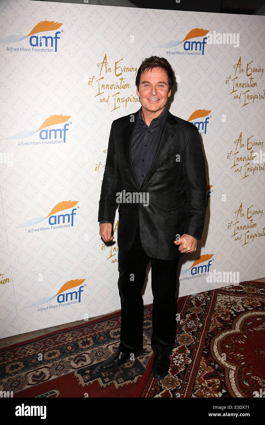 Celebrities attend 10th Annual Alfred Mann Foundation Gala at Robinsons ...