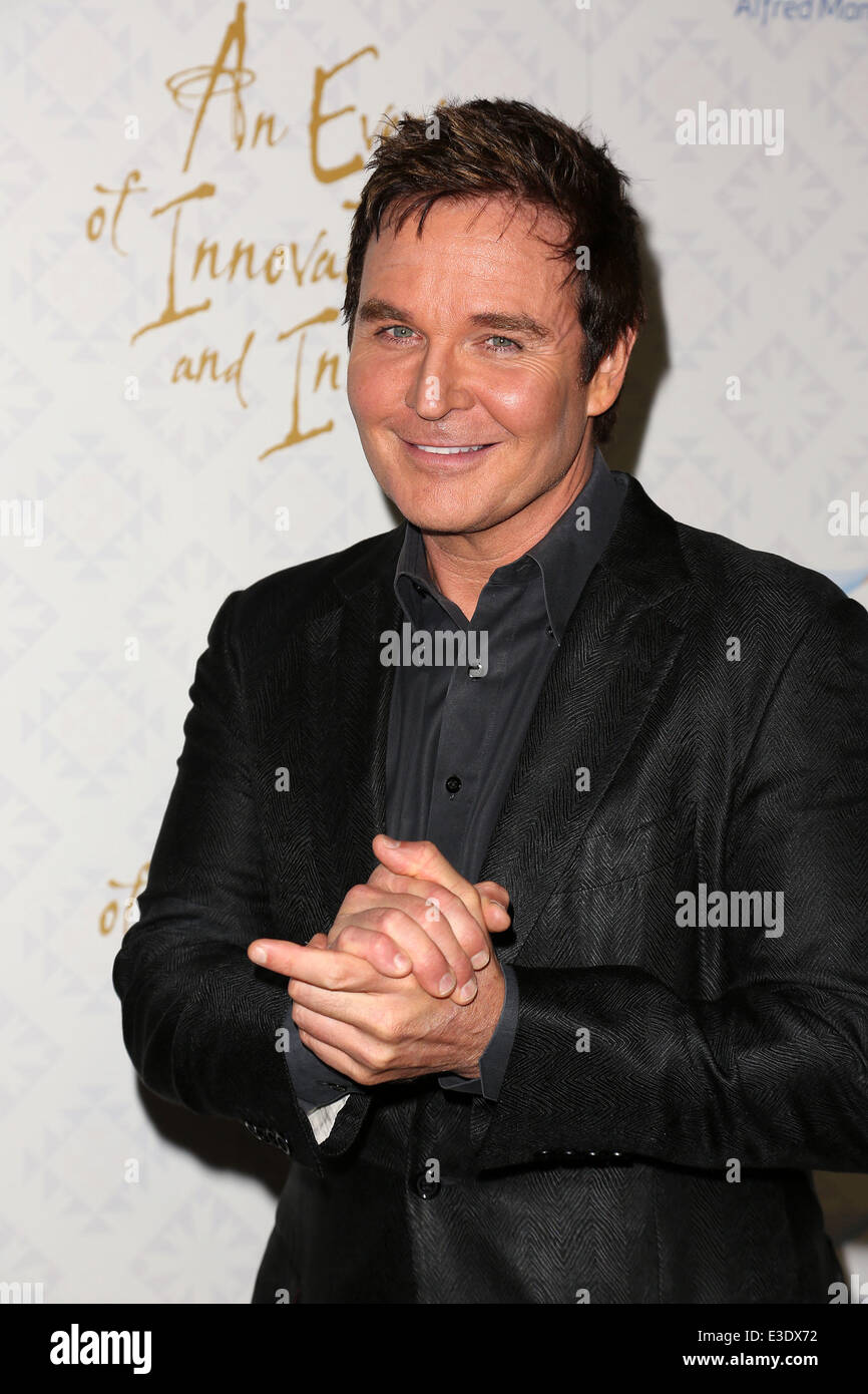 Celebrities attend 10th Annual Alfred Mann Foundation Gala at Robinsons ...