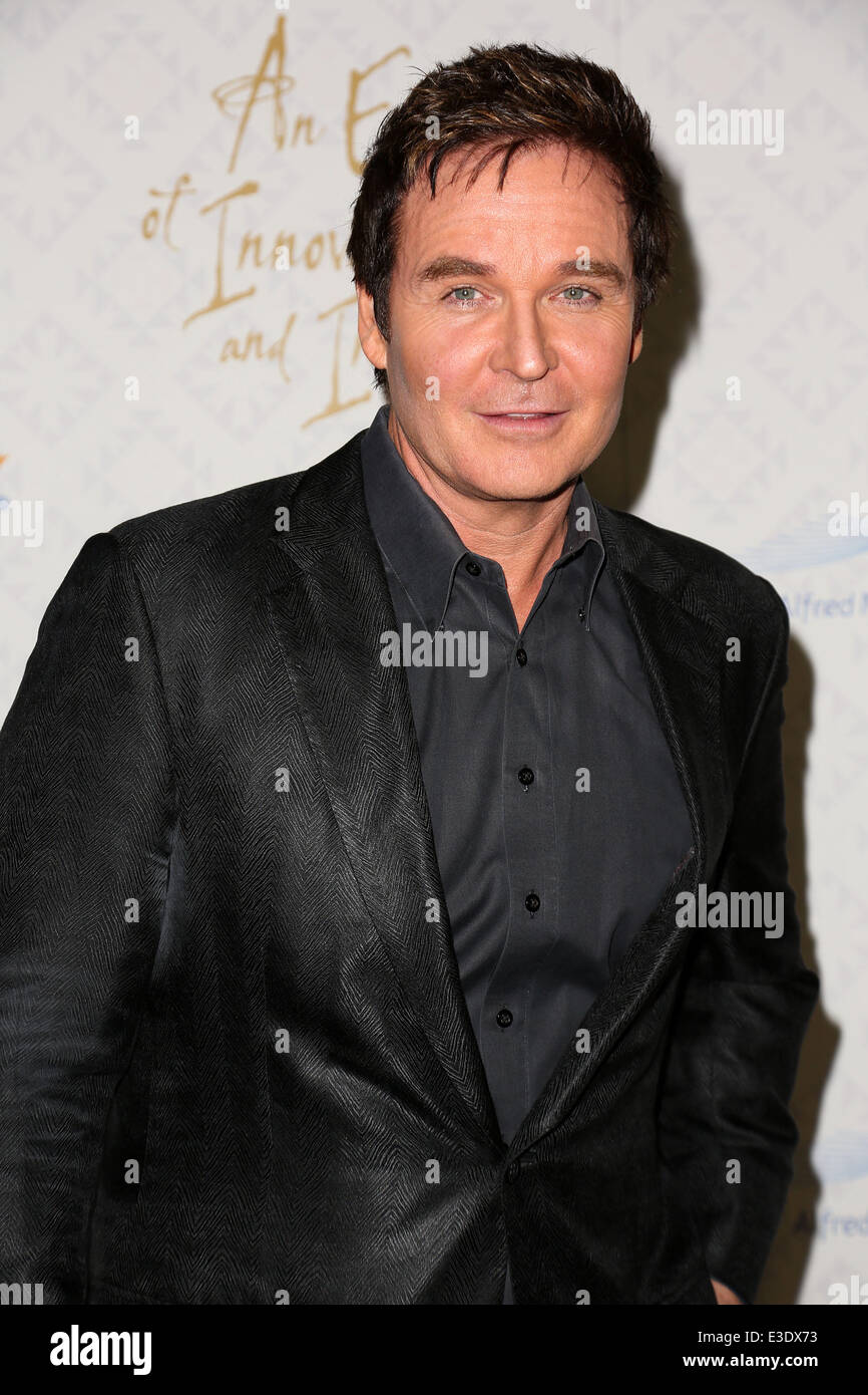 Celebrities attend 10th Annual Alfred Mann Foundation Gala at Robinsons ...
