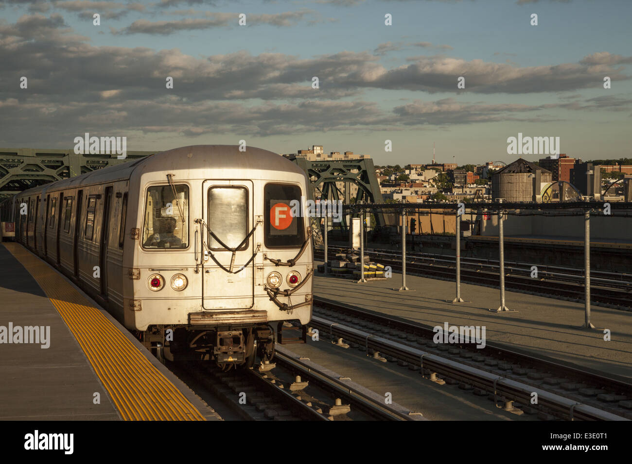 F Train enters the Smith/9th St. elevated subway station just before ...