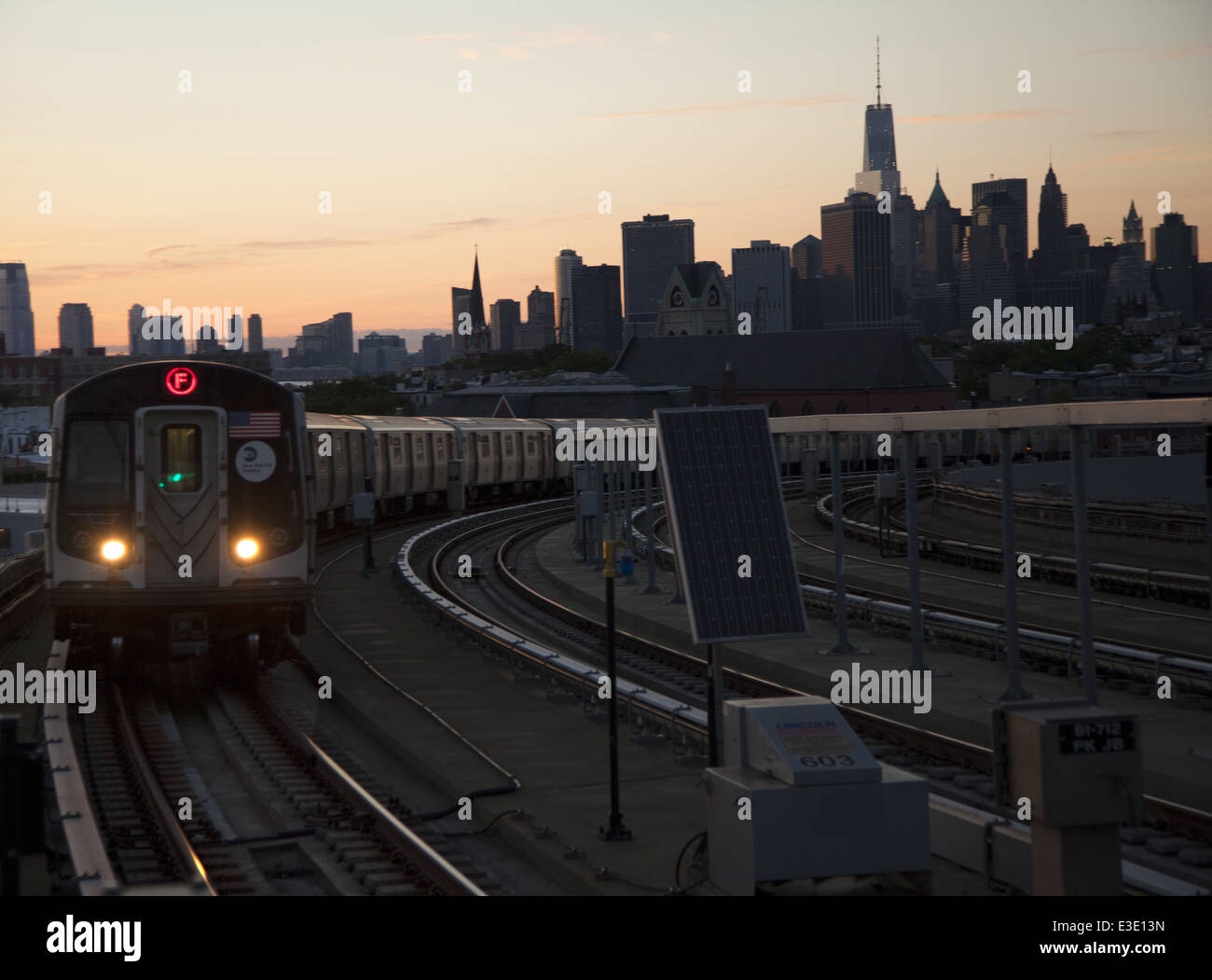 F TRain enters the Smith/9th St. elevated subway station just before ...
