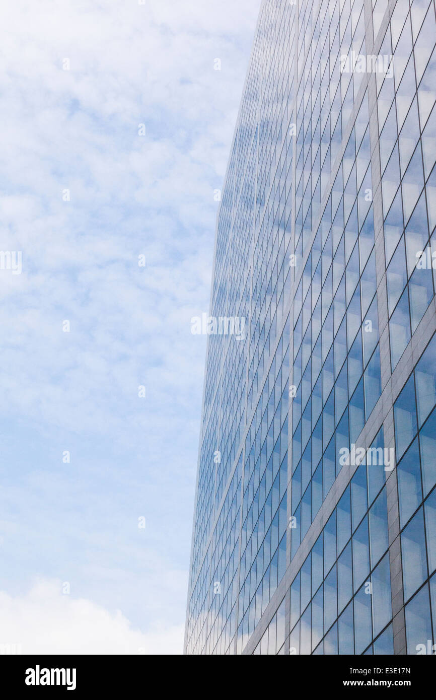 Skyscraper blue hi-res stock photography and images - Alamy