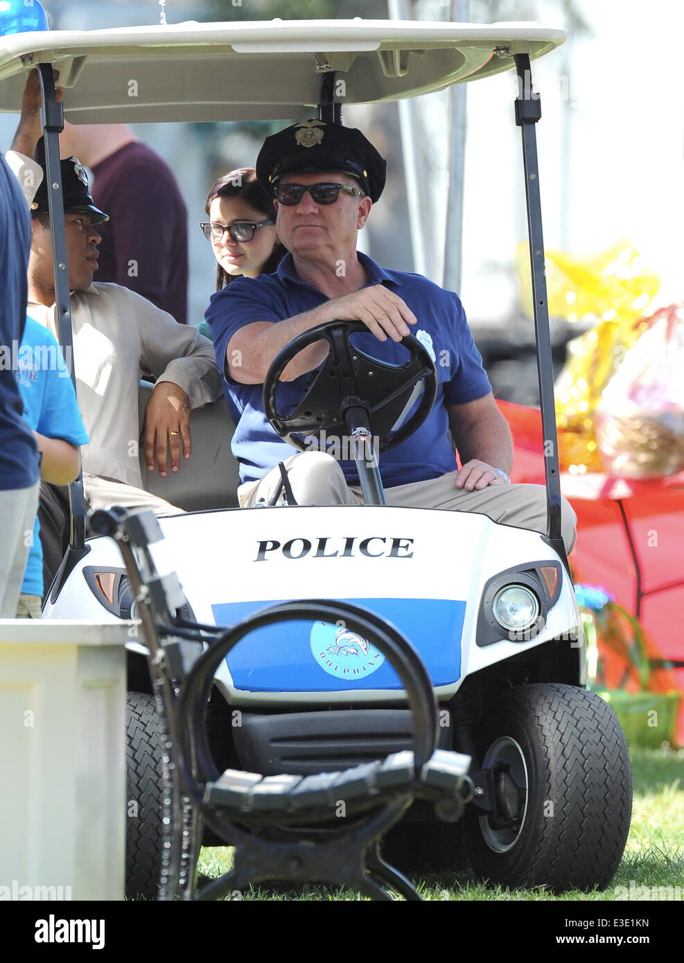 Actor Ed O'Neill arresting Ariel Winter for a scene as he plays a role ...